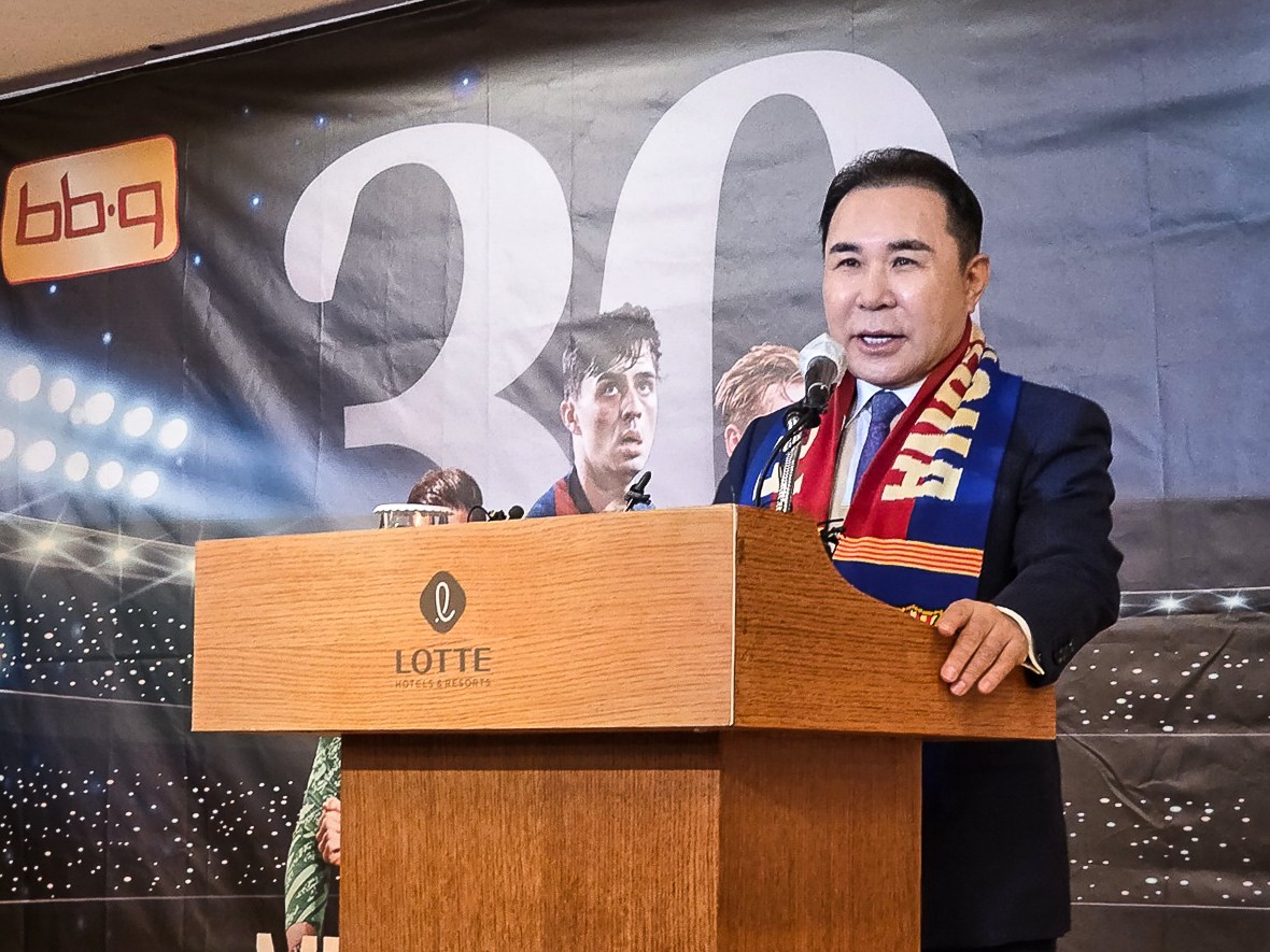 [A 현장] 윤홍근 회장 “창사 30주년 BBQ, FC바르셀로나 티켓 3만장으로 국민에 보답”