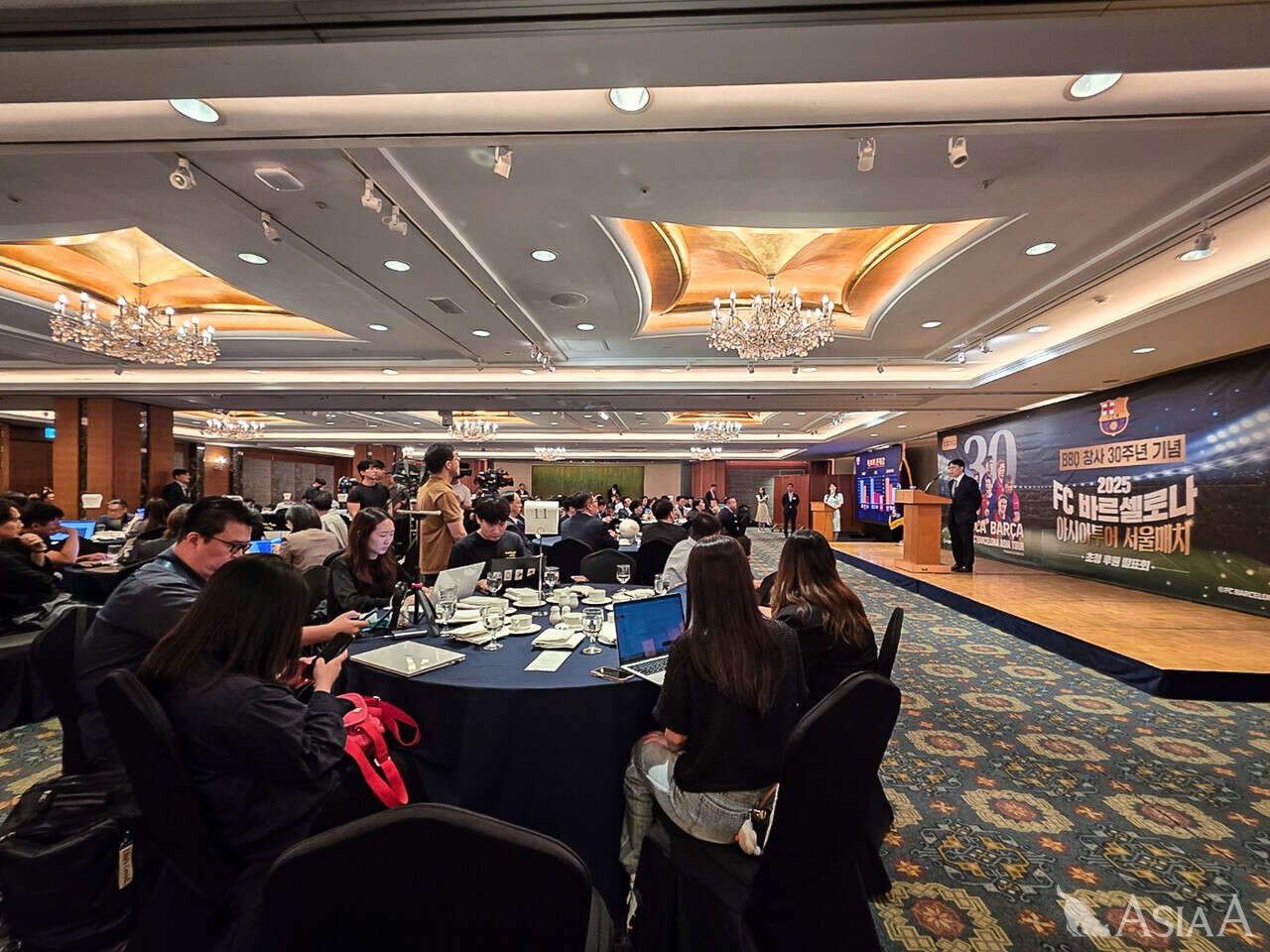 [A 현장] 윤홍근 회장 “창사 30주년 BBQ, FC바르셀로나 티켓 3만장으로 국민에 보답”